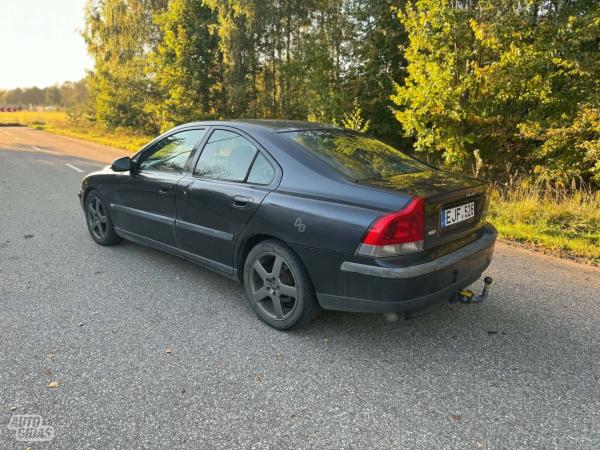 Melns Volvo S60 2002 Viļņa, ar dzinēja tilpumu 2.40 L un nobraukumu 440 tūkst. km par 850 €, foto 4 vietnē AUTOMOTO.COM.LV