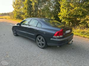 Melns Volvo S60 2002 Viļņa, ar dzinēja tilpumu 2.40 L un nobraukumu 440 tūkst. km par 850 €, foto 4 vietnē AUTOMOTO.COM.LV