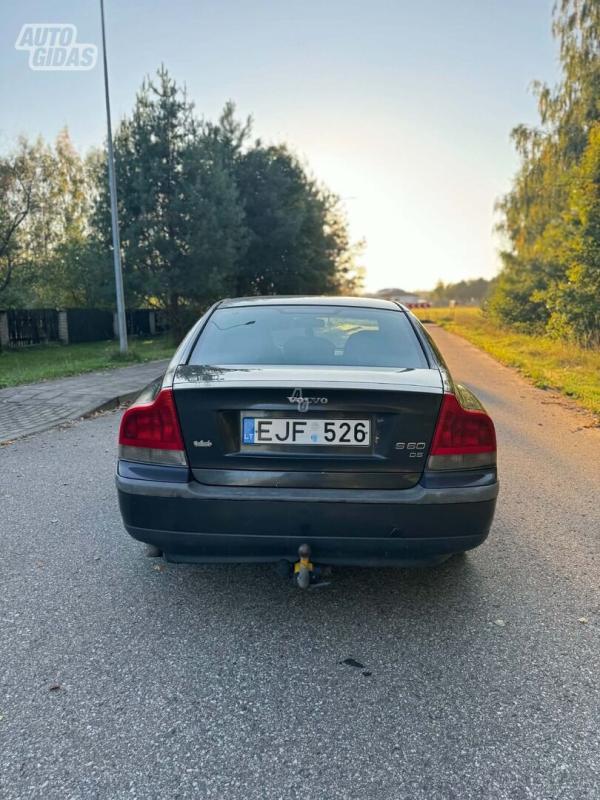 Melns Volvo S60 2002 Viļņa, ar dzinēja tilpumu 2.40 L un nobraukumu 440 tūkst. km par 850 €, foto 6 vietnē AUTOMOTO.COM.LV