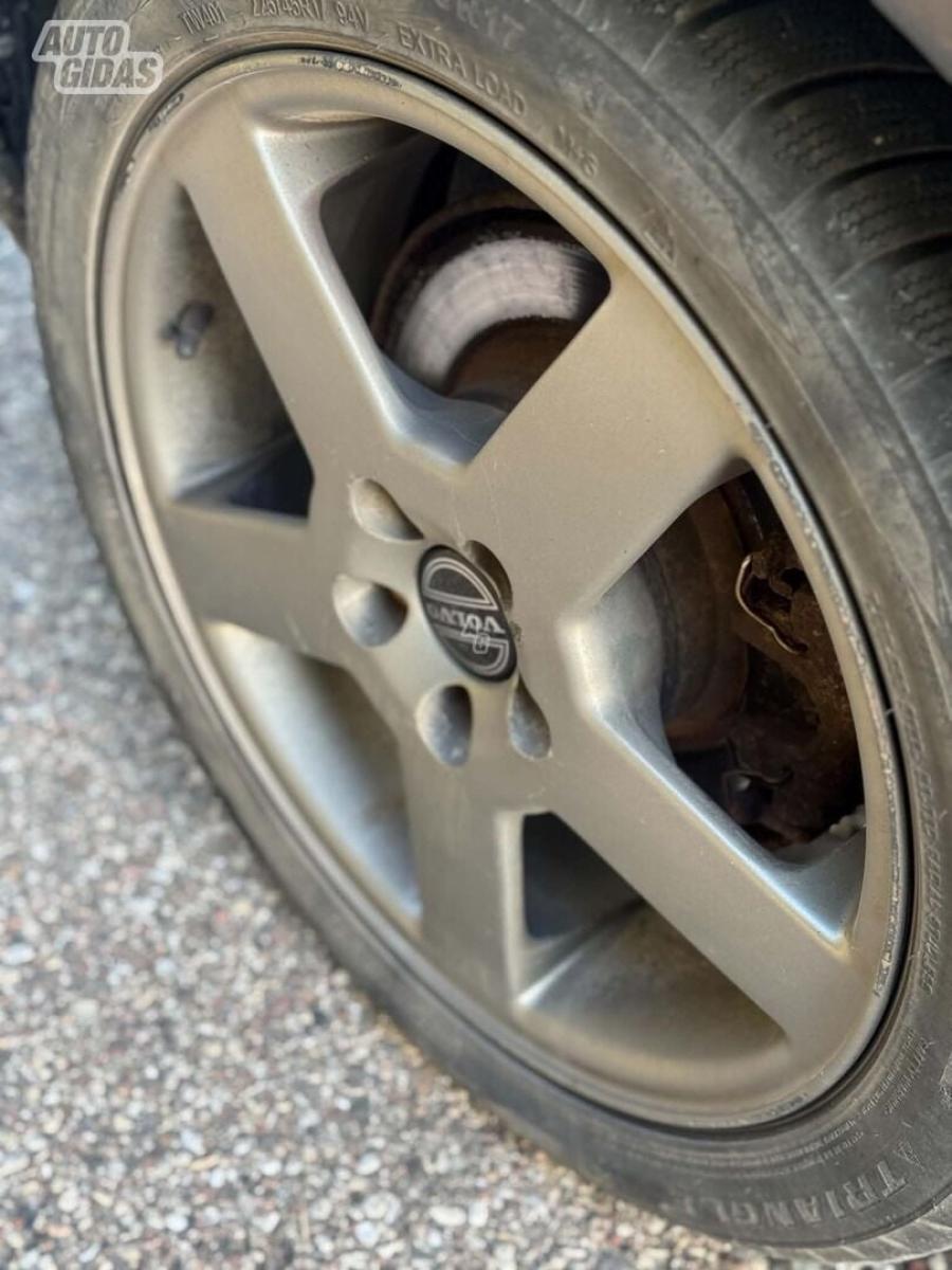 Melns Volvo S60 2002 Viļņa, ar dzinēja tilpumu 2.40 L un nobraukumu 440 tūkst. km par 850 €, foto 7 vietnē AUTOMOTO.COM.LV