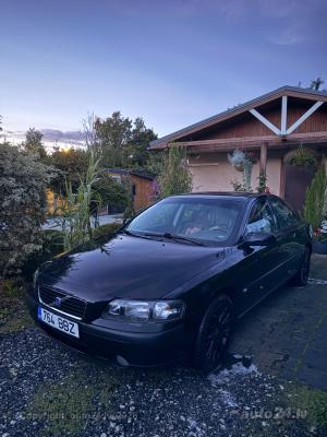 Black Volvo S60 2002 in Tallinn, with an engine capacity of 2.40 L and mileage of 280 thousand km for 1800 €, photo 1 on AUTOMOTO.COM.LV