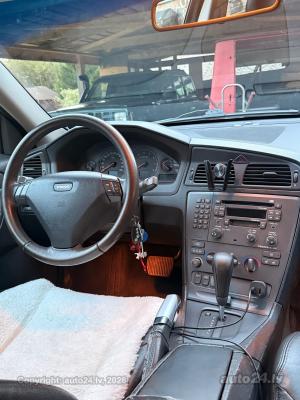 Black Volvo S60 2002 in Tallinn, with an engine capacity of 2.40 L and mileage of 280 thousand km for 1800 €, photo 6 on AUTOMOTO.COM.LV