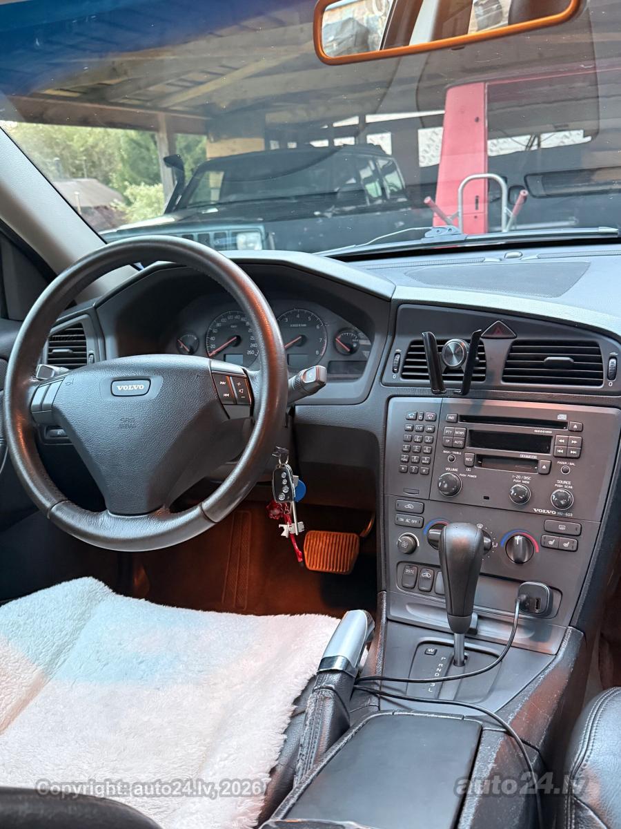 Black Volvo S60 2002 in Tallinn, with an engine capacity of 2.40 L and mileage of 280 thousand km for 1800 €, photo 6 on AUTOMOTO.COM.LV