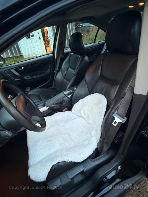 Black Volvo S60 2002 in Tallinn, with an engine capacity of 2.40 L and mileage of 280 thousand km for 1800 €, photo 8 on AUTOMOTO.COM.LV