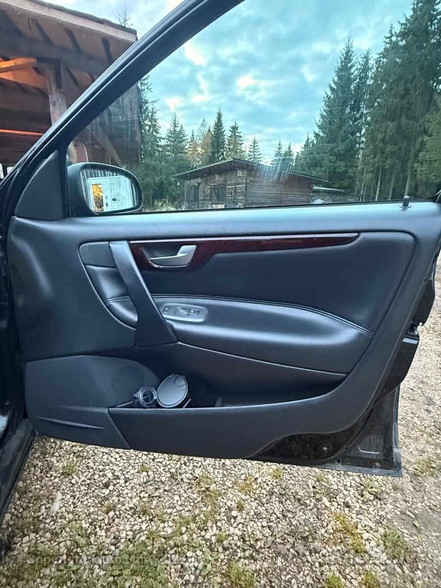 Black Volvo S60 2002 in Tallinn, with an engine capacity of 2.40 L and mileage of 280 thousand km for 1800 €, photo 15 on AUTOMOTO.COM.LV