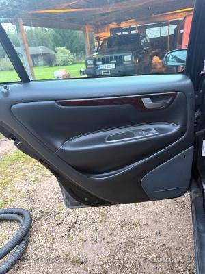 Black Volvo S60 2002 in Tallinn, with an engine capacity of 2.40 L and mileage of 280 thousand km for 1800 €, photo 16 on AUTOMOTO.COM.LV