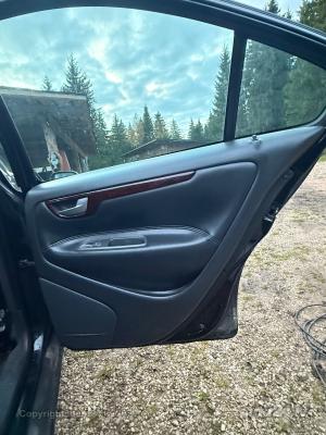 Black Volvo S60 2002 in Tallinn, with an engine capacity of 2.40 L and mileage of 280 thousand km for 1800 €, photo 17 on AUTOMOTO.COM.LV