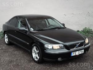 Черный Вольво С60 2002 в Рига, объемом двигателя 2.40 л и пробегом 312 тыс. км за 1350 €, фото  на AUTOMOTO.COM.LV
