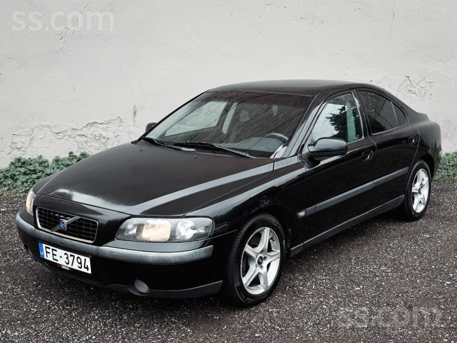 Черный Вольво С60 2002 в Рига, объемом двигателя 2.40 л и пробегом 312 тыс. км за 1350 €, фото 3 на AUTOMOTO.COM.LV