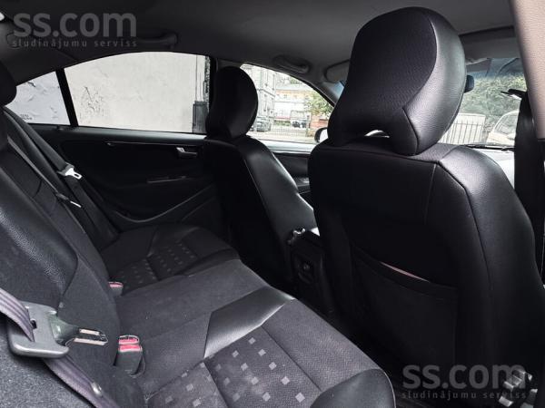 Melns Volvo S60 2002 Rīga, ar dzinēja tilpumu 2.40 L un nobraukumu 312 tūkst. km par 1350 €, foto 9 vietnē AUTOMOTO.COM.LV