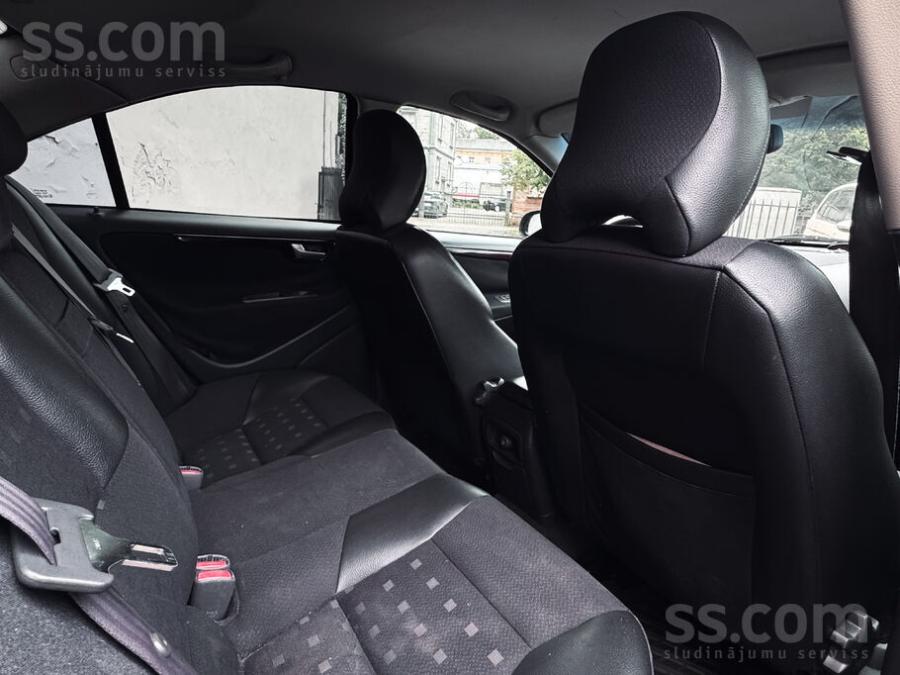 Черный Вольво С60 2002 в Рига, объемом двигателя 2.40 л и пробегом 312 тыс. км за 1350 €, фото 9 на AUTOMOTO.COM.LV