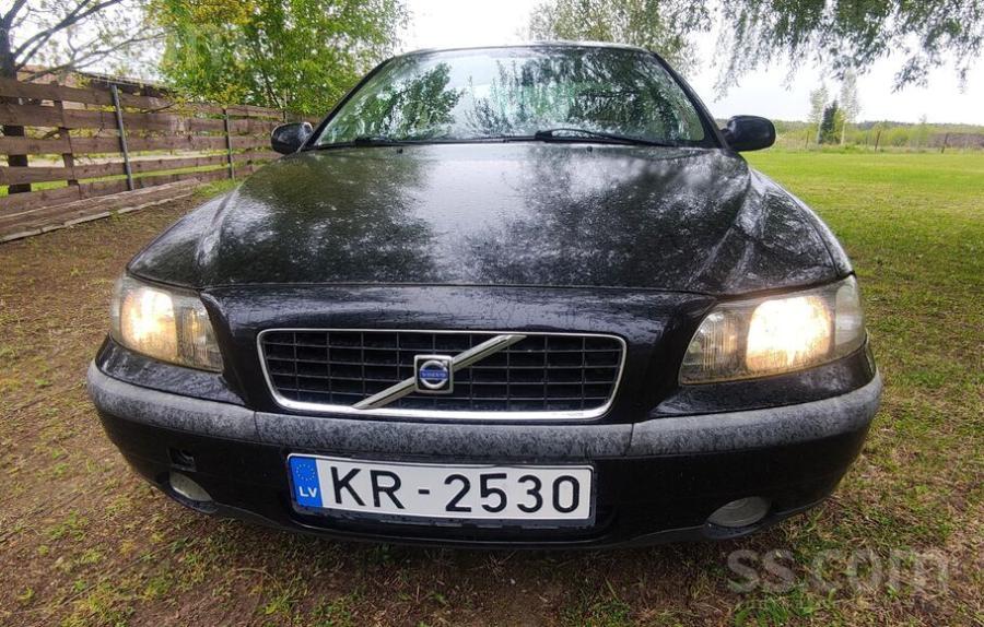 Black Volvo S60 2003 in Jelgava, with an engine capacity of 2.40 L and mileage of 287 thousand km for 1500 €, photo 1 on AUTOMOTO.COM.LV
