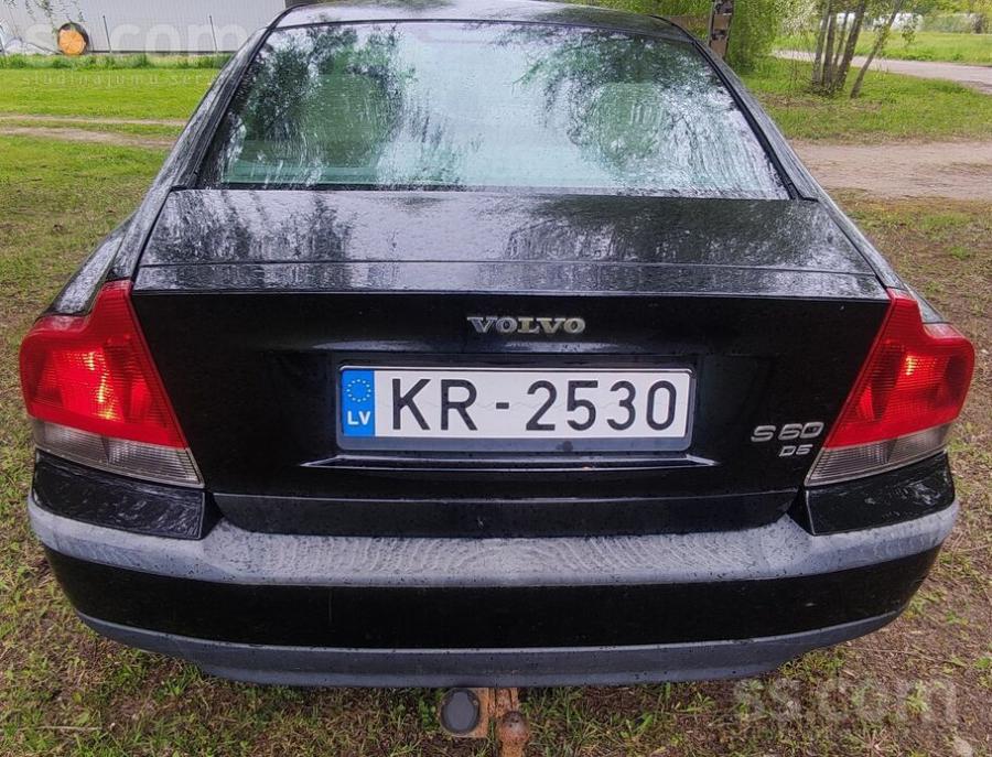 Black Volvo S60 2003 in Jelgava, with an engine capacity of 2.40 L and mileage of 287 thousand km for 1500 €, photo 2 on AUTOMOTO.COM.LV