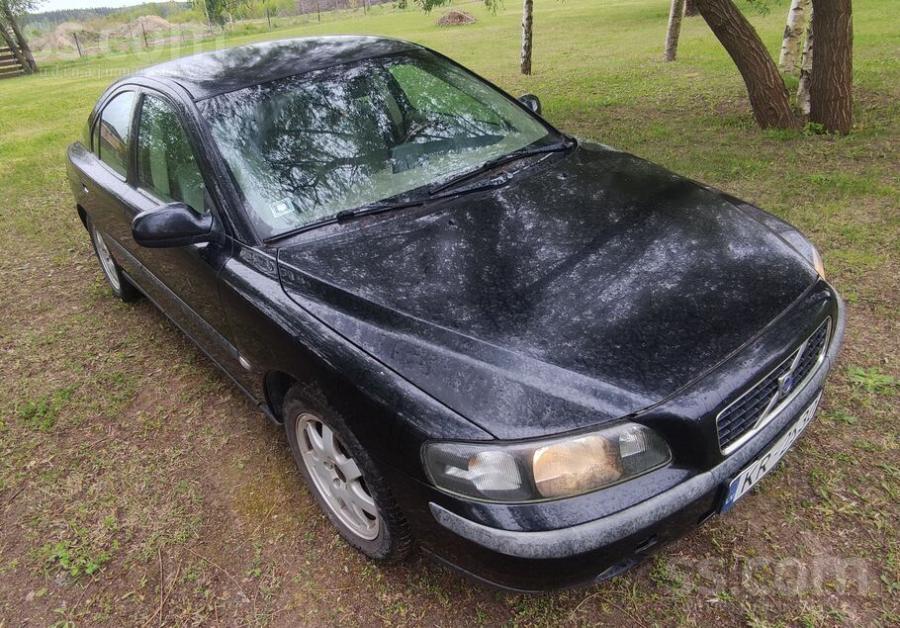 Black Volvo S60 2003 in Jelgava, with an engine capacity of 2.40 L and mileage of 287 thousand km for 1500 €, photo 4 on AUTOMOTO.COM.LV