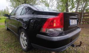 Black Volvo S60 2003 in Jelgava, with an engine capacity of 2.40 L and mileage of 287 thousand km for 1500 €, photo 7 on AUTOMOTO.COM.LV