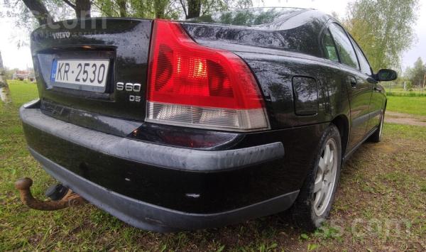 Black Volvo S60 2003 in Jelgava, with an engine capacity of 2.40 L and mileage of 287 thousand km for 1500 €, photo 9 on AUTOMOTO.COM.LV