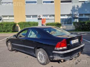 Black Volvo S60 2003 in Riga, with an engine capacity of 2.40 L and mileage of 315 thousand km for 970 €, photo 2 on AUTOMOTO.COM.LV