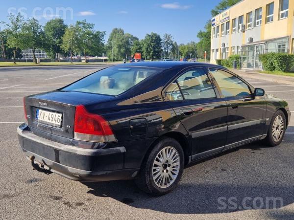 Black Volvo S60 2003 in Riga, with an engine capacity of 2.40 L and mileage of 315 thousand km for 970 €, photo 3 on AUTOMOTO.COM.LV