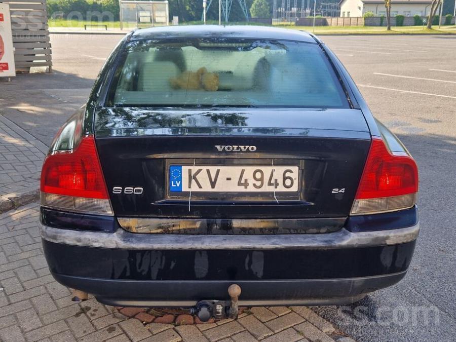 Black Volvo S60 2003 in Riga, with an engine capacity of 2.40 L and mileage of 315 thousand km for 970 €, photo 5 on AUTOMOTO.COM.LV