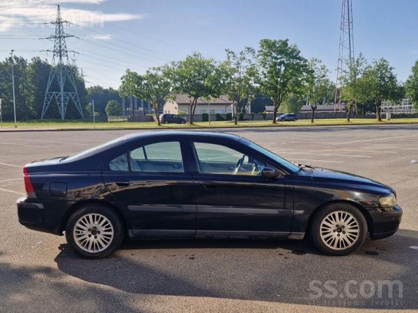Black Volvo S60 2003 in Riga, with an engine capacity of 2.40 L and mileage of 315 thousand km for 970 €, photo 7 on AUTOMOTO.COM.LV