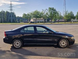 Black Volvo S60 2003 in Riga, with an engine capacity of 2.40 L and mileage of 315 thousand km for 970 €, photo 7 on AUTOMOTO.COM.LV