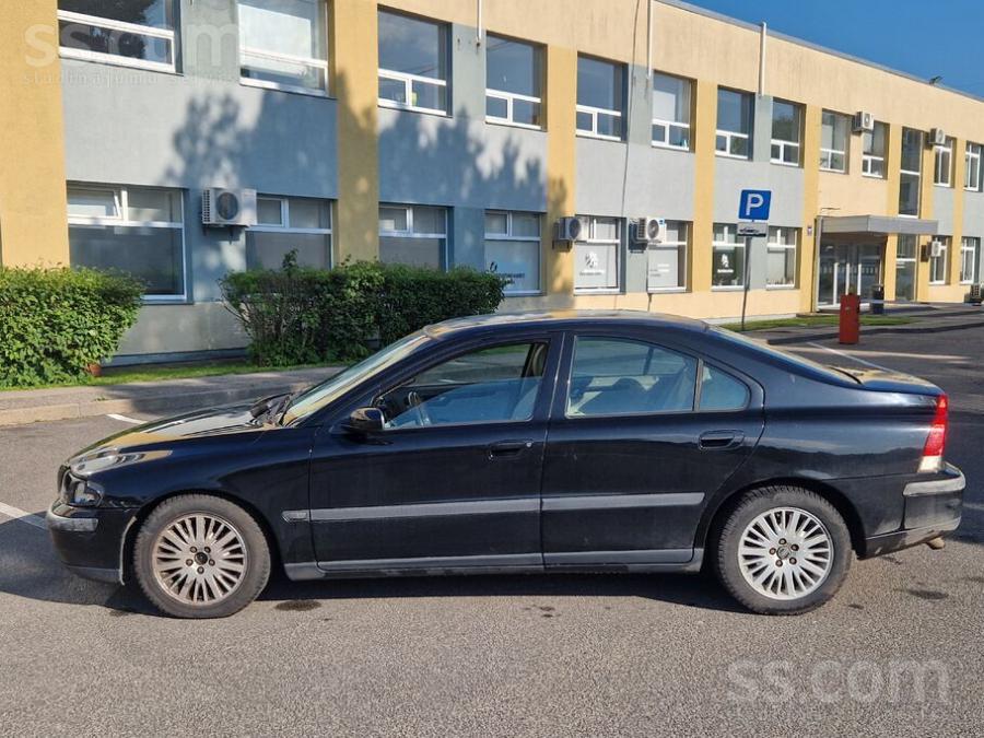 Black Volvo S60 2003 in Riga, with an engine capacity of 2.40 L and mileage of 315 thousand km for 970 €, photo 8 on AUTOMOTO.COM.LV