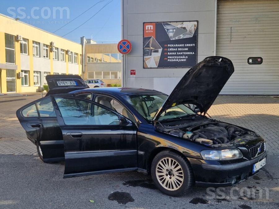 Black Volvo S60 2003 in Riga, with an engine capacity of 2.40 L and mileage of 315 thousand km for 970 €, photo 11 on AUTOMOTO.COM.LV