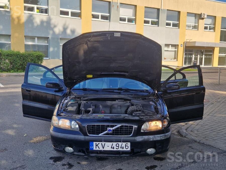 Black Volvo S60 2003 in Riga, with an engine capacity of 2.40 L and mileage of 315 thousand km for 970 €, photo 12 on AUTOMOTO.COM.LV