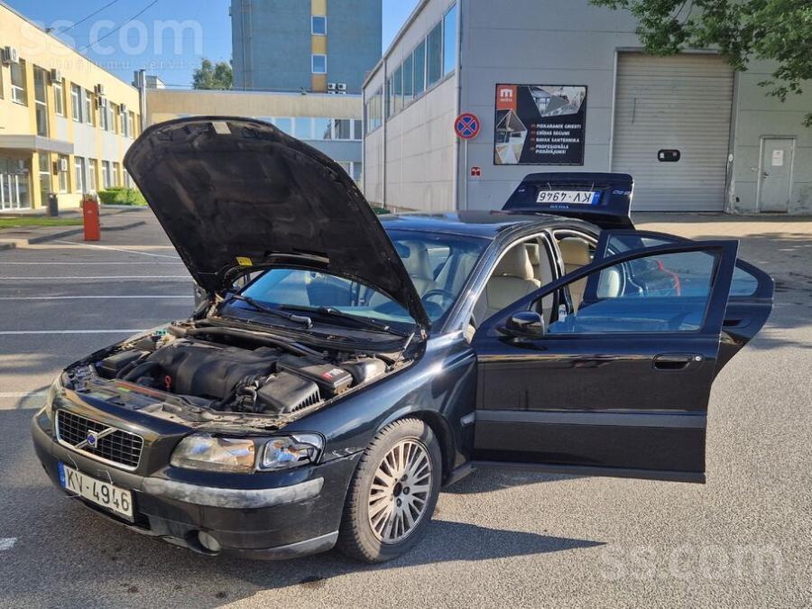 Black Volvo S60 2003 in Riga, with an engine capacity of 2.40 L and mileage of 315 thousand km for 970 €, photo 14 on AUTOMOTO.COM.LV
