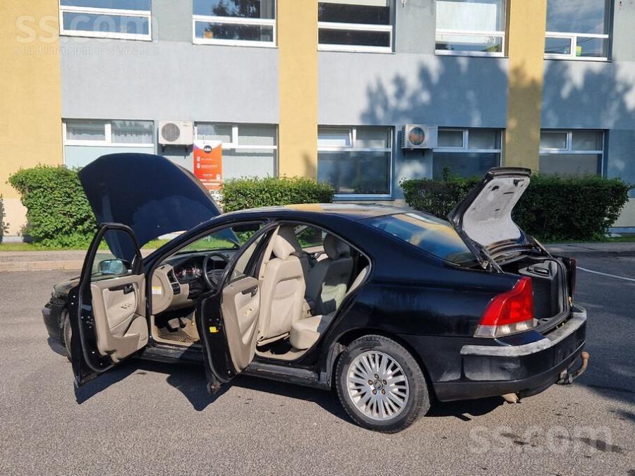 Black Volvo S60 2003 in Riga, with an engine capacity of 2.40 L and mileage of 315 thousand km for 970 €, photo 18 on AUTOMOTO.COM.LV