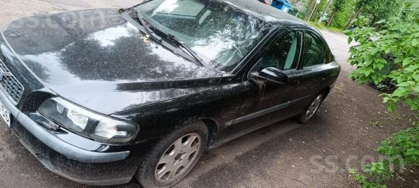 Black Volvo S60 2003 in Riga, with an engine capacity of 2.40 L and mileage of 290 thousand km for 2000 €, photo 2 on AUTOMOTO.COM.LV