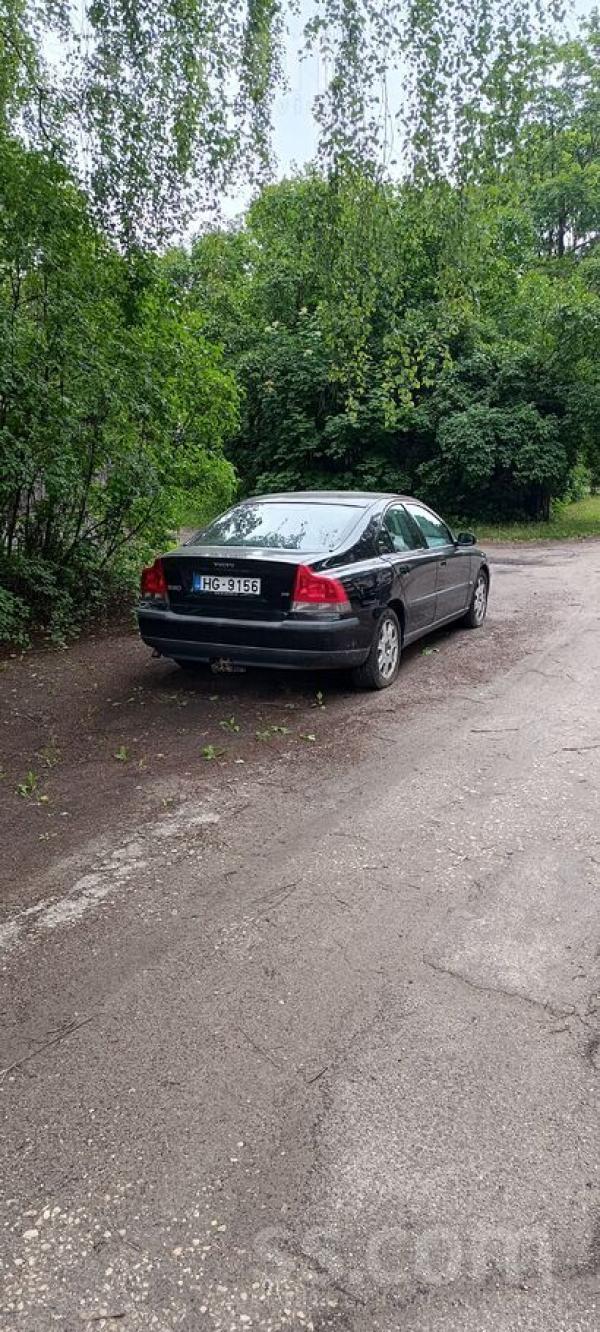 Black Volvo S60 2003 in Riga, with an engine capacity of 2.40 L and mileage of 290 thousand km for 2000 €, photo 5 on AUTOMOTO.COM.LV