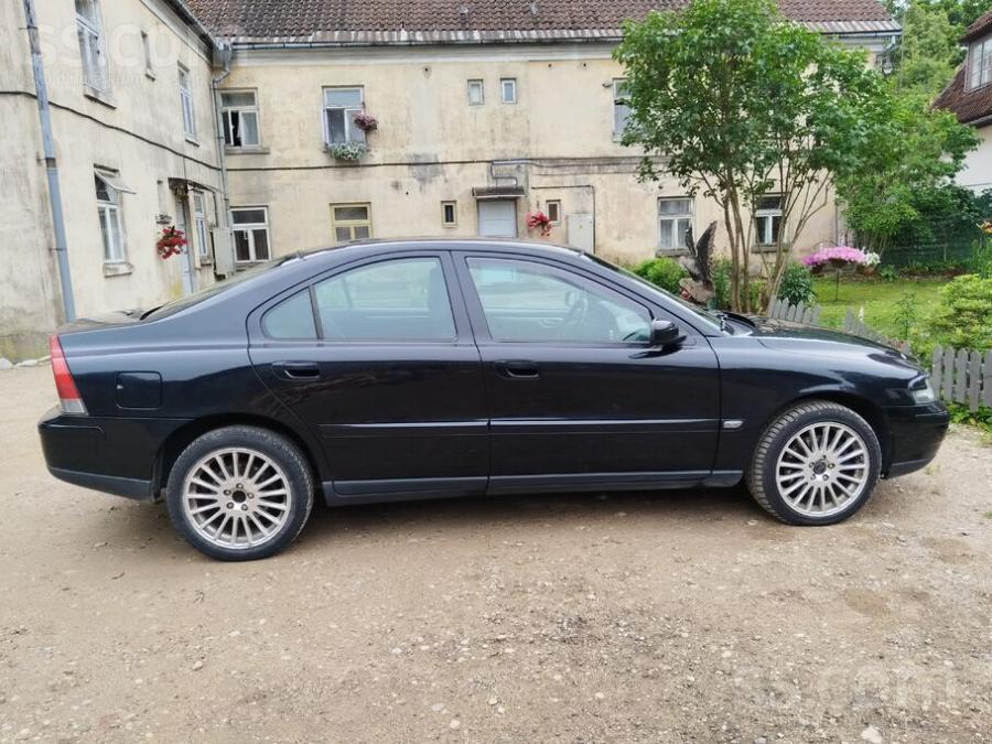 Black Volvo S60 2003 in Kuldiga, with an engine capacity of 2.40 L and mileage of 440 thousand km for 2200 €, photo 3 on AUTOMOTO.COM.LV
