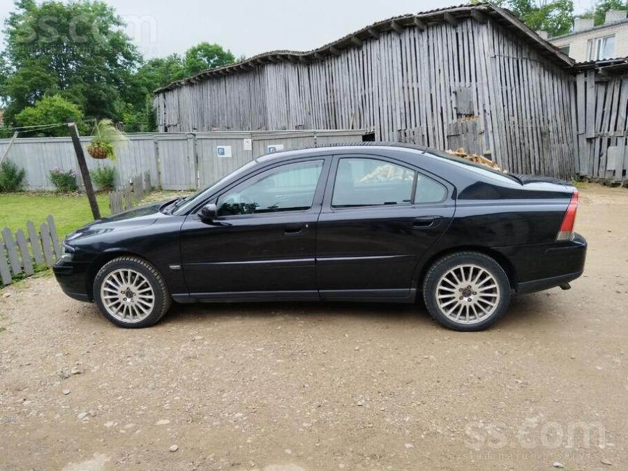 Black Volvo S60 2003 in Kuldiga, with an engine capacity of 2.40 L and mileage of 440 thousand km for 2200 €, photo 4 on AUTOMOTO.COM.LV