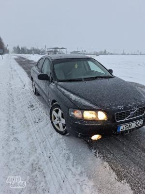Melns Volvo S60 2003 Varėna, ar dzinēja tilpumu 2.40 L un nobraukumu 340 tūkst. km par 2350 €, foto  vietnē AUTOMOTO.COM.LV