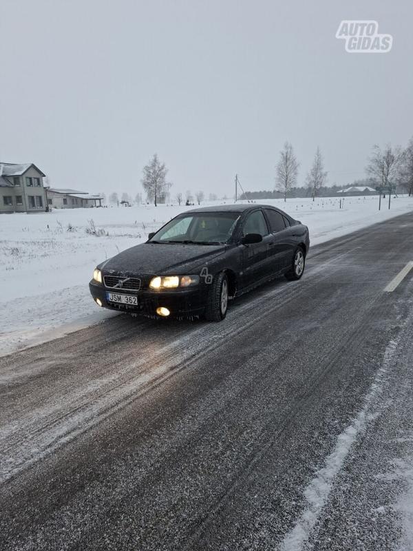 Black Volvo S60 2003 in Varena, with an engine capacity of 2.40 L and mileage of 340 thousand km for 2350 €, photo 2 on AUTOMOTO.COM.LV