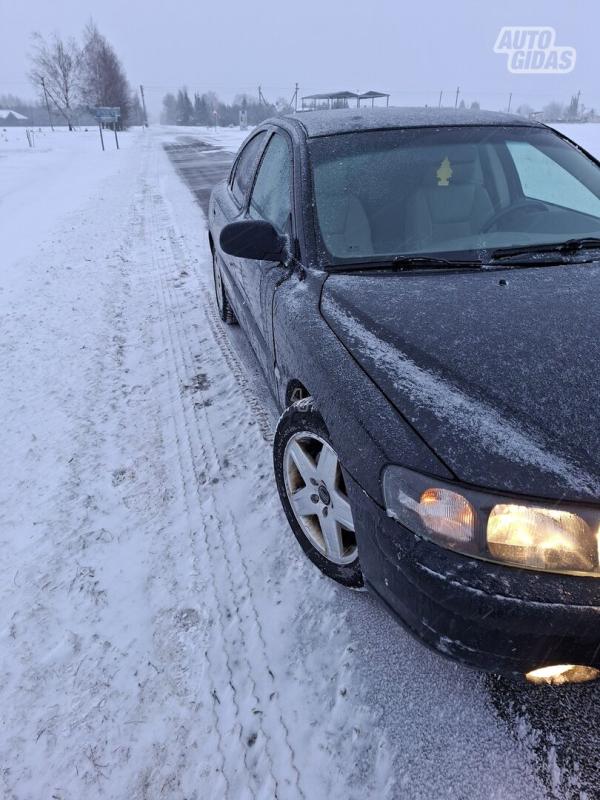 Black Volvo S60 2003 in Varena, with an engine capacity of 2.40 L and mileage of 340 thousand km for 2350 €, photo 3 on AUTOMOTO.COM.LV