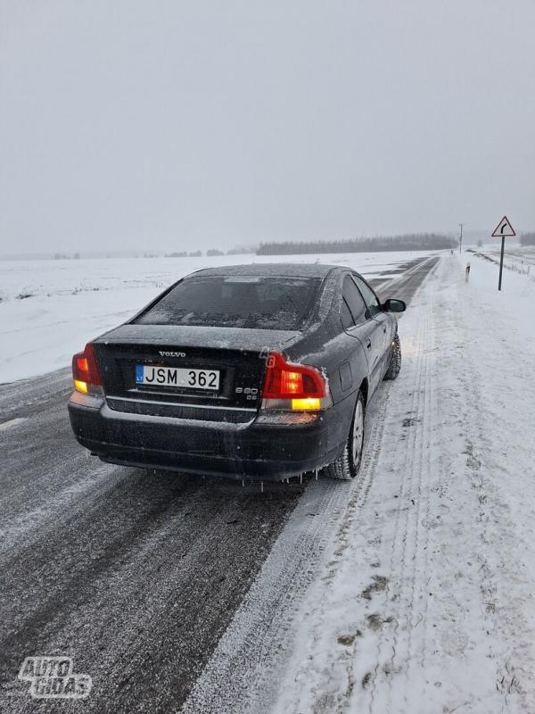 Black Volvo S60 2003 in Varena, with an engine capacity of 2.40 L and mileage of 340 thousand km for 2350 €, photo 6 on AUTOMOTO.COM.LV