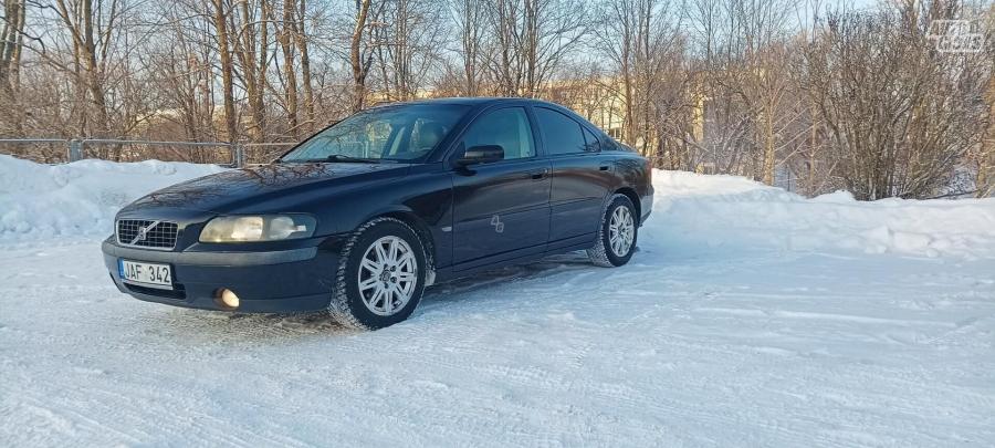Melns Volvo S60 2003 Kupiškis, ar dzinēja tilpumu 2.40 L un nobraukumu 353 tūkst. km par 1750 €, foto 2 vietnē AUTOMOTO.COM.LV