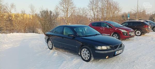 Black Volvo S60 2003 in Kupiskis, with an engine capacity of 2.40 L and mileage of 353 thousand km for 1750 €, photo 5 on AUTOMOTO.COM.LV