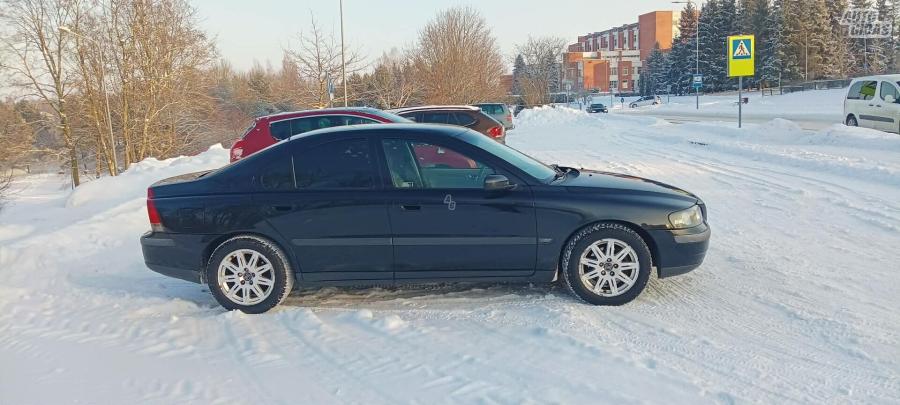 Melns Volvo S60 2003 Kupiškis, ar dzinēja tilpumu 2.40 L un nobraukumu 353 tūkst. km par 1750 €, foto 6 vietnē AUTOMOTO.COM.LV