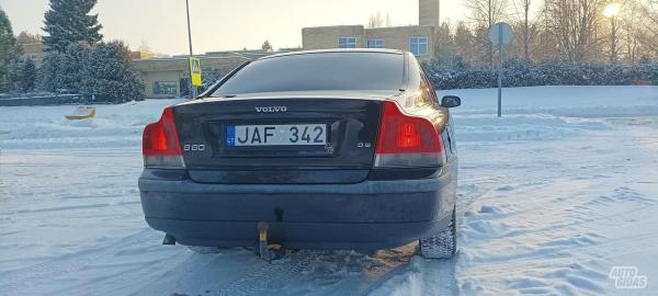 Black Volvo S60 2003 in Kupiskis, with an engine capacity of 2.40 L and mileage of 353 thousand km for 1750 €, photo 8 on AUTOMOTO.COM.LV