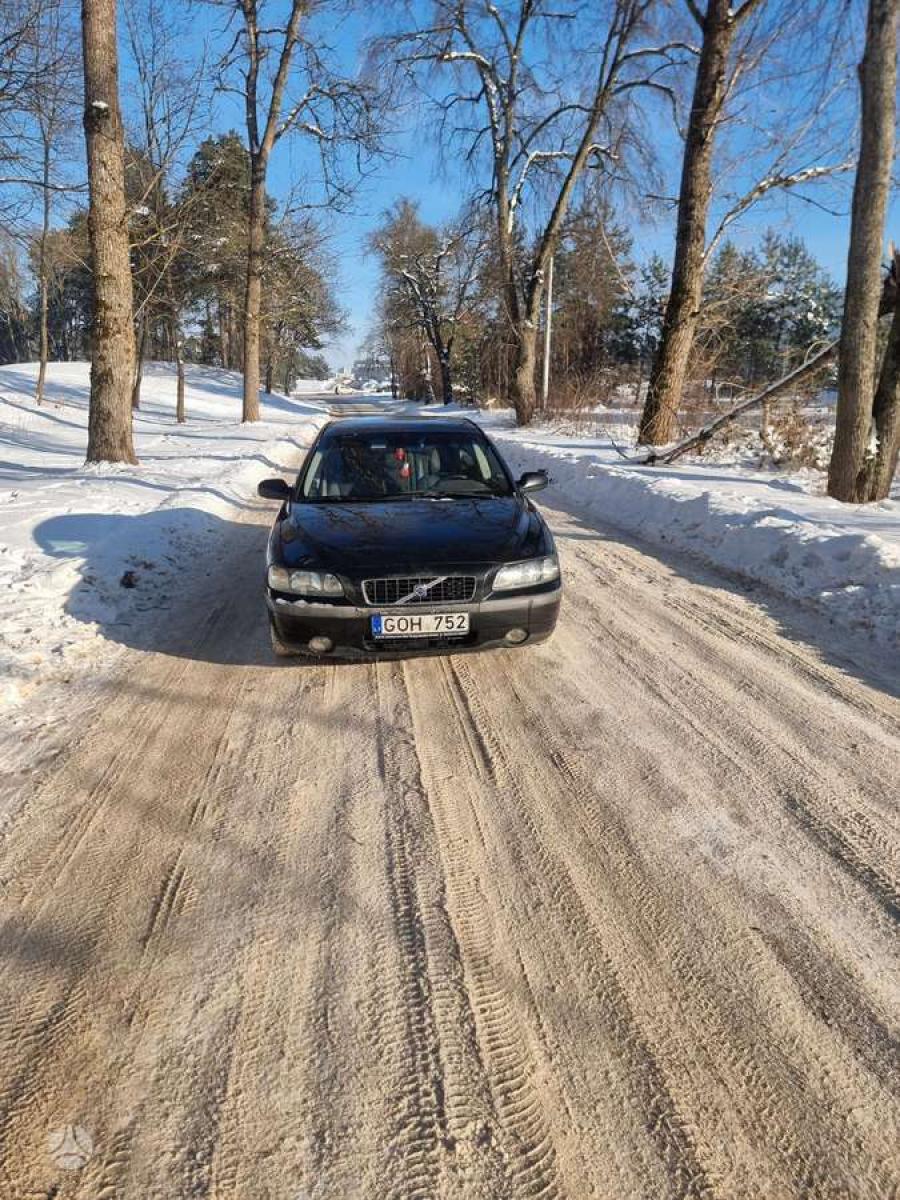 Черный Вольво С60 2003 в Вильнюс, объемом двигателя 2.40 л и пробегом 417 тыс. км за 1100 €, фото 7 на AUTOMOTO.COM.LV