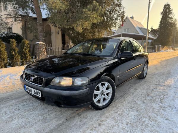 Black Volvo S60 2003 in Kaunas, with an engine capacity of 2.40 L and mileage of 400 thousand km for 850 €, photo 1 on AUTOMOTO.COM.LV