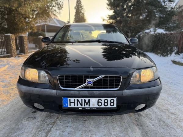 Black Volvo S60 2003 in Kaunas, with an engine capacity of 2.40 L and mileage of 400 thousand km for 850 €, photo 2 on AUTOMOTO.COM.LV