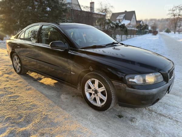 Black Volvo S60 2003 in Kaunas, with an engine capacity of 2.40 L and mileage of 400 thousand km for 850 €, photo 4 on AUTOMOTO.COM.LV