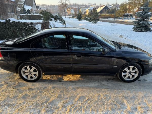 Black Volvo S60 2003 in Kaunas, with an engine capacity of 2.40 L and mileage of 400 thousand km for 850 €, photo 5 on AUTOMOTO.COM.LV