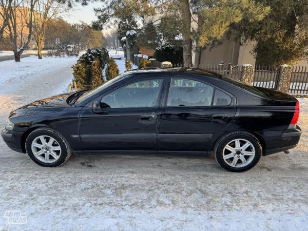 Black Volvo S60 2003 in Kaunas, with an engine capacity of 2.40 L and mileage of 400 thousand km for 850 €, photo 9 on AUTOMOTO.COM.LV