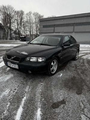 Black Volvo S60 2003 in Vilnius, with an engine capacity of 2.40 L and mileage of 315 thousand km for 1350 €, photo  on AUTOMOTO.COM.LV