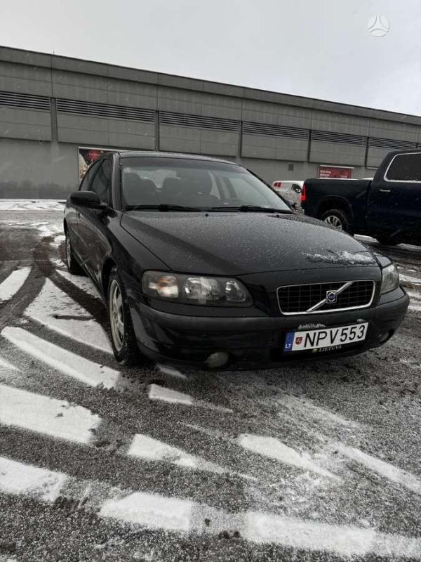 Melns Volvo S60 2003 Viļņa, ar dzinēja tilpumu 2.40 L un nobraukumu 315 tūkst. km par 1350 €, foto 2 vietnē AUTOMOTO.COM.LV